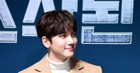 사진 지창욱 달달한 미소