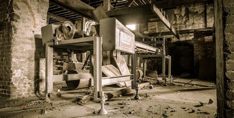 У Мінску падлетак зваліўся ў падвал закінутага будынка з 5 метровай