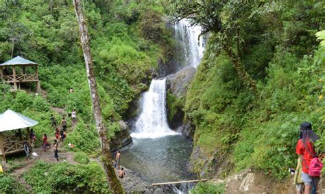 Riam Sarambu Menikmati Pesona Air Terjun Yang Super Jernih Di Tana