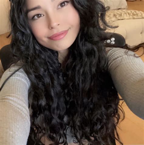 Hottie With Curly Hair R Offlinetvgirls