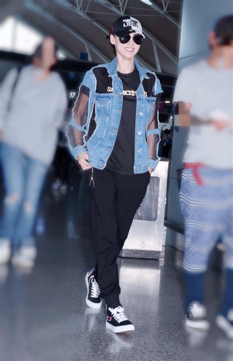 张柏芝牛仔外套休闲街头风 全程微笑心情靓 360娱乐，你开心就好