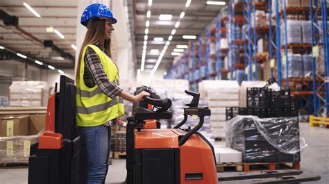 Should Forklift Operators Wear A Hat While Working