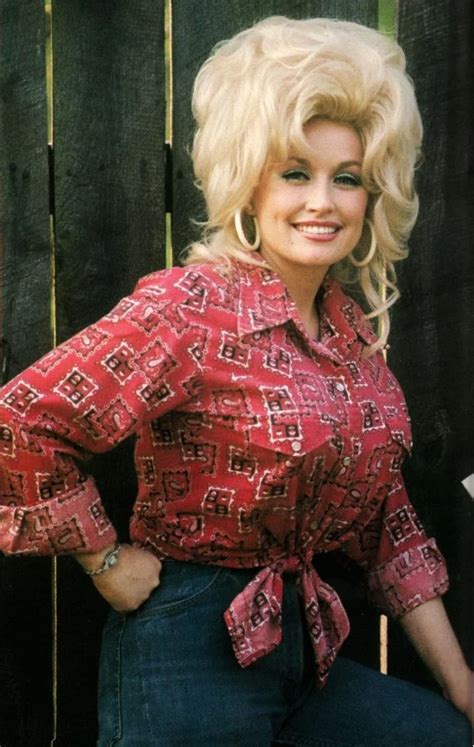40 Stunning Photos That Defined Fashion Styles Of Dolly Parton When She Was Young ~ Vintage Everyday