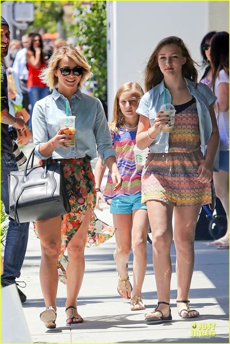Full Sized Photo Of Julianne Hough The Voice Finale With Nieces 01