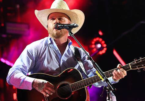 Alan Jacksons “small Town Southern Man” Still Resonates Country Living Nation