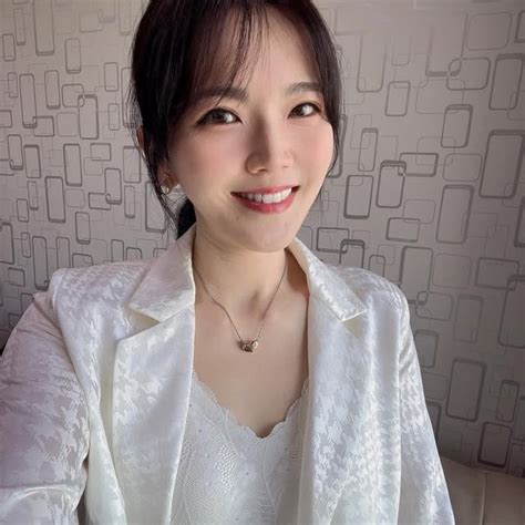 欣怡 Xinyi 0099 • Threads Say More