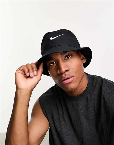 Nike Bucket Hat Met Swoosh Logo In Zwart Asos