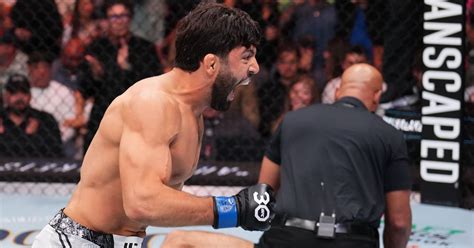 Highlights Arman Tsarukyan Obliterates Beneil Dariush With Brutal 64