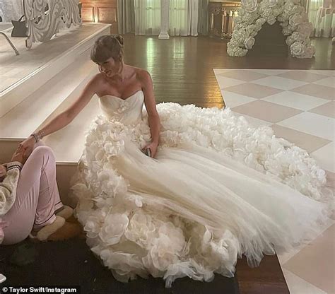 Taylor Swift Secretly Meets Kate Middletons Wedding Dress Designer