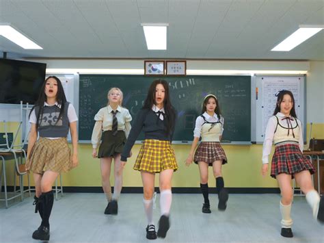 Rescene Uhuh 教室竖版4k Gestron99 Gestron99 哔哩哔哩视频
