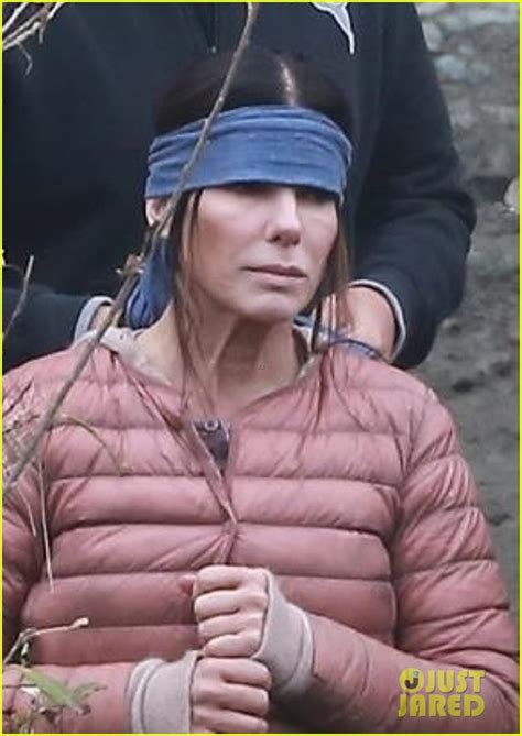 Sandra Bullock Wears Blindfold On Set Of Bird Box Photo 4028816
