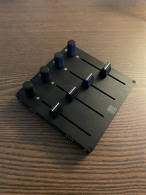 Intech Grid Ef 44 Midi Controller 4 Long Fader 4 Push Reverb