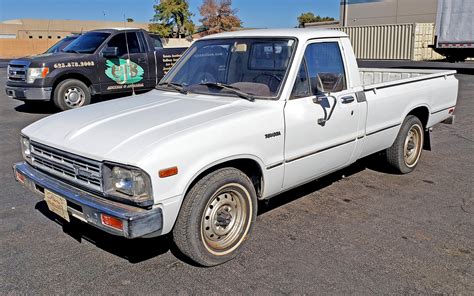 Lot 1982 Toyota 2wd Pickup Truck 12 Ton Deluxe