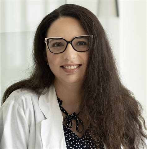 ד״ר אלינה לוזינסקי רפואת עור ואסתטיקה רפואית