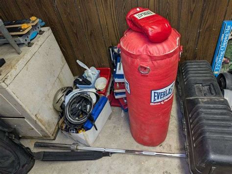 Everlast Punching Bag Barbell Official Auctions Inc