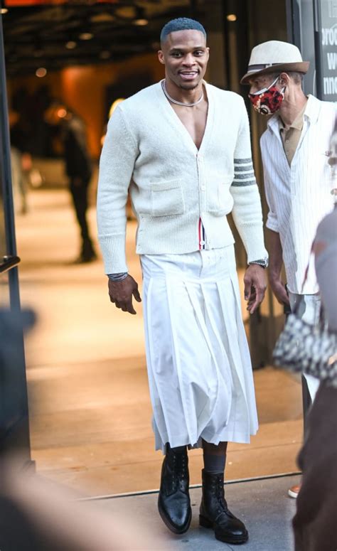 De Brad Pitt A Lil Nas X La Moda De Las Faldas Masculinas