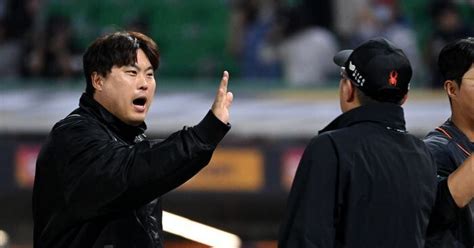 포토 류현진 승리 기쁨의 하이파이브