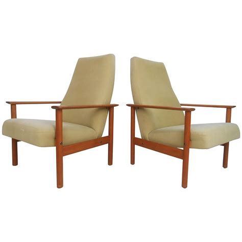 Pair Of Mid Century Modern Lucite Pace Style Lounge Chairs For Sale At