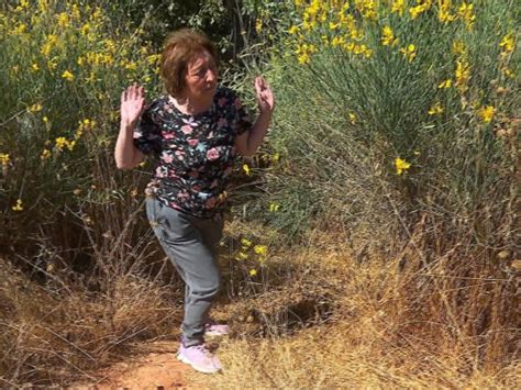 Vecina Arriesga Multa Por Botar Pasto Seco En Contenedores De Basura