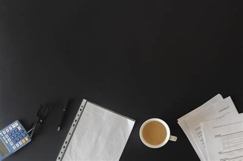 Una Vista Desde Arriba En La Mesa De Escritorio Minimalista Win Office