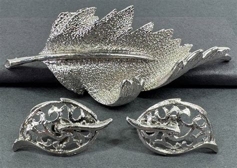 Vintage Coro Pegasus Silvertone Metal Leaf Pin Brooch And Unmarked Clip