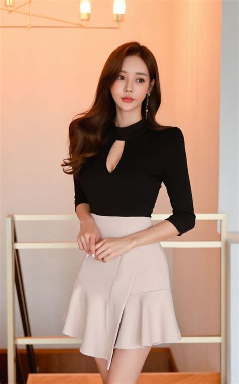 Son Yoon Joo 12에 있는 Son Yoon Joos Collection님의 핀 원피스 미니스커트 패션 모델