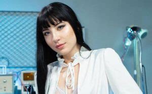 Who Is Charlotte Sartre Net Worth Lifestyle Age Height Weight