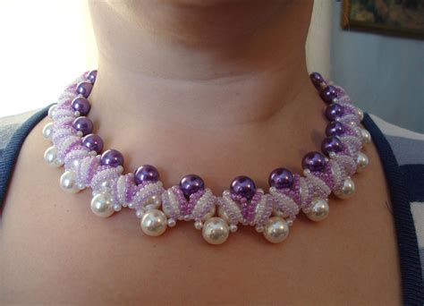 Колье из бисера и бусин