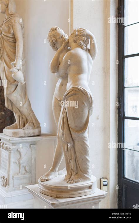 Cupid And Psyche Statue Stock Fotos Und Bilder Kvmy