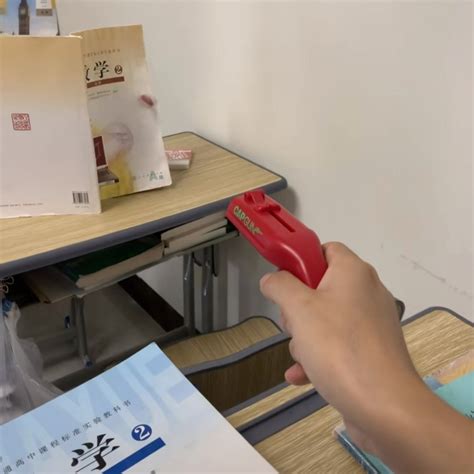 新款创意趣味弹射啤酒开瓶器启瓶器发射多功能瓶盖起子包邮 阿里巴巴