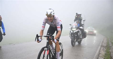 Marc Soler Sort Du Brouillard Ben Oconnor Tient Encore Rts