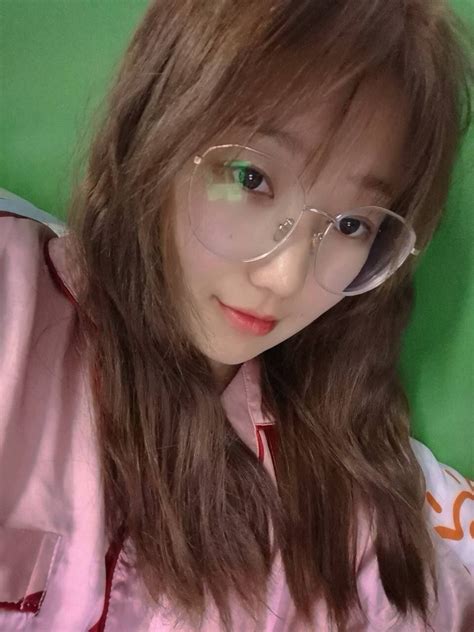 【私密泄露】西安老师反差婊母狗「杨茜琳」白天教文化晚上性教育，偷偷在家泄欲自慰tonghaoba