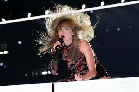 See The Viral Moment Taylor Swifts Hair Defied Gravity During Her Eras