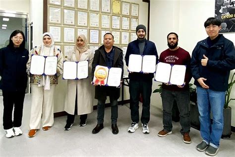 Electron Microscopy Training For Overseas University Team