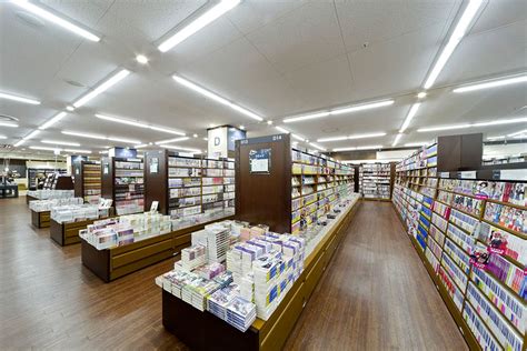 大垣書店 神戸ハーバーランドumie店｜works｜京都の建築設計・モダンデザインのことならローバー都市建築事務所