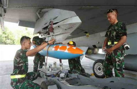 Mj 1c Jammer Lift Truck Kendaraan Khusus Loading Dan Unloading Senjata Di Jet Tempur Tni Au