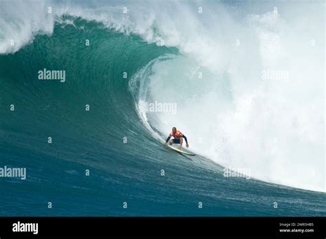 Kelly Slater Surfing A Huge Wave At The Eddie Aikau Big Wave Surfing