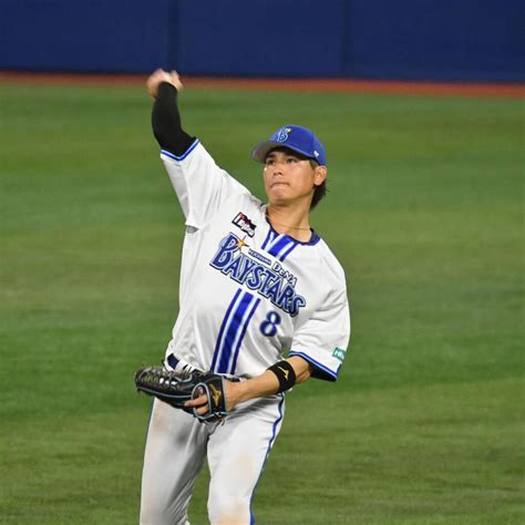 横浜denaベイスターズ 8 神里 和毅（かみざと かずき）の使用ギア 2023