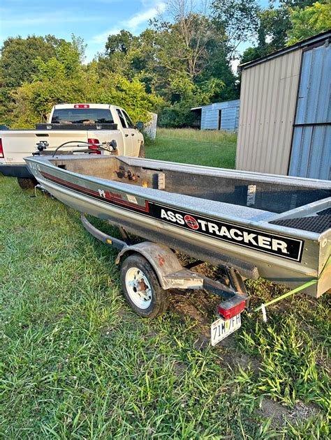 1992 Bass Tracker Pf16