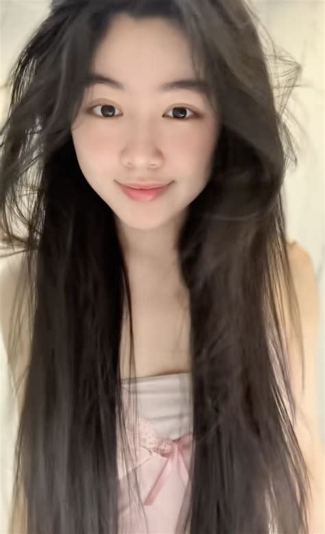 Lọ Lem Trở Lại Sau 1 Tháng Im Lìm Trên Mạng Xã Hội