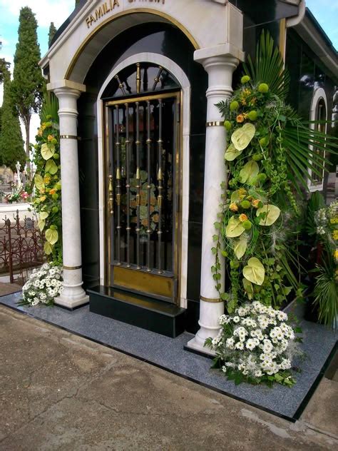 Pin De Rolanda En Altar En Casa Nichos De Cementerio Casas Rusticas