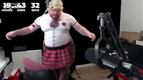 Fat Streamer Shows Off His Curves Youtube