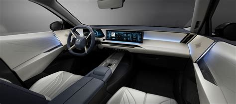 Ds N°8 Is Europes Latest Electric Flagship Packs 466 Miles Of Range Futuristic Looks