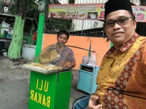 Uli Bakar Pulang Jumatan Halaman 1