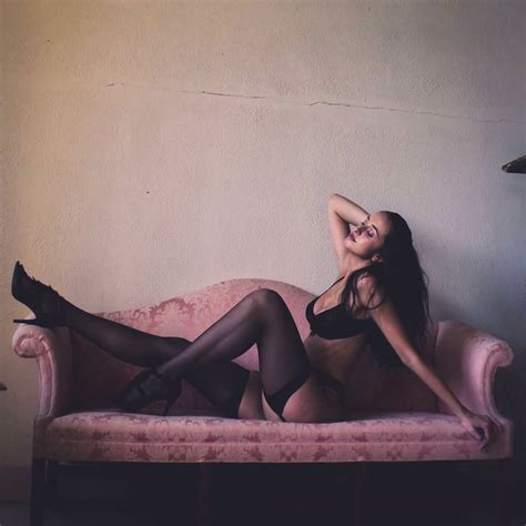Leggy Brunette Porn Pic Eporner