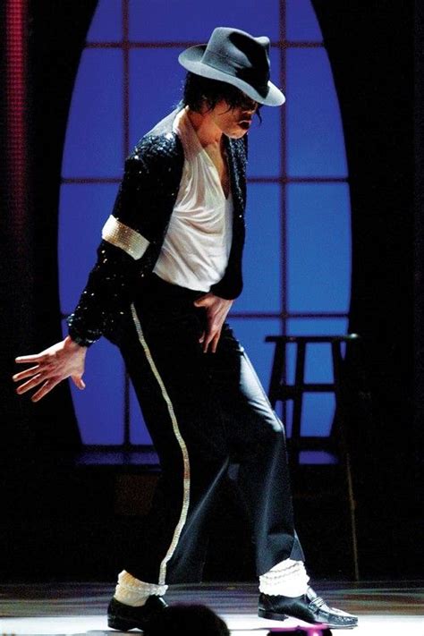 Michael Jackson Performing Billie Jean At Madison Square Garden For His