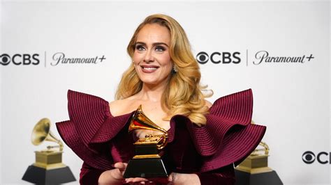 Adele Penyanyi Dengan Suara Emas Yang Pernah Operasi Tenggorokan