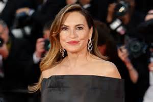 Mariska Hargitays Secret To Beautiful Skin At 61 All Of A Sudden