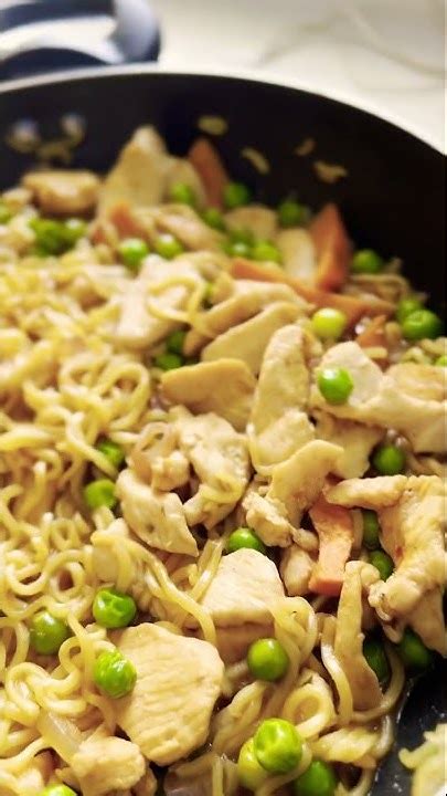 نودلز🍜🤍 جودة اللون فجأة انعدمت مدري ليش نودلزكوري نودلزصيني نودلز اندومي اندوميدجاج