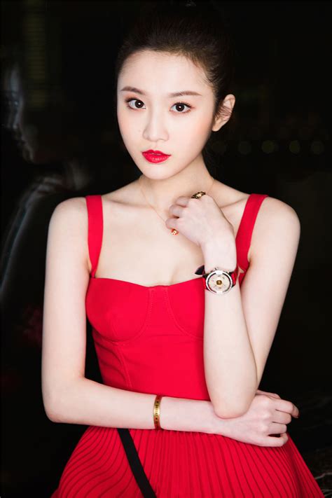 张慧雯被称 校花颜” 娇俏红裙吸睛深圳热线